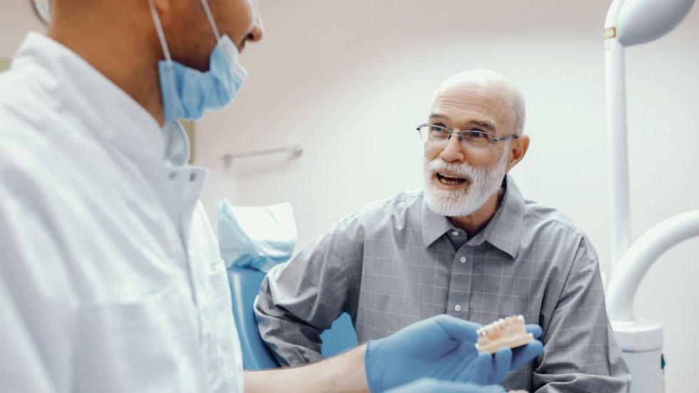 5 Warning Signs You Need to See A Denture Clinic Immediately | Denture ...